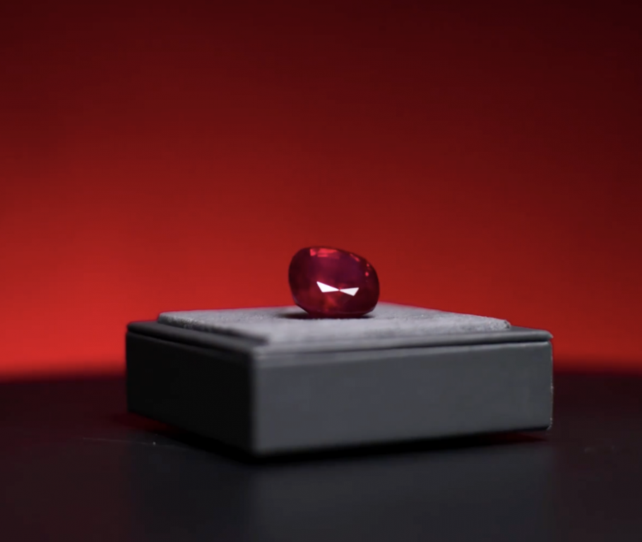 Největší rubín na světě se prodal v aukci | VVDiamonds